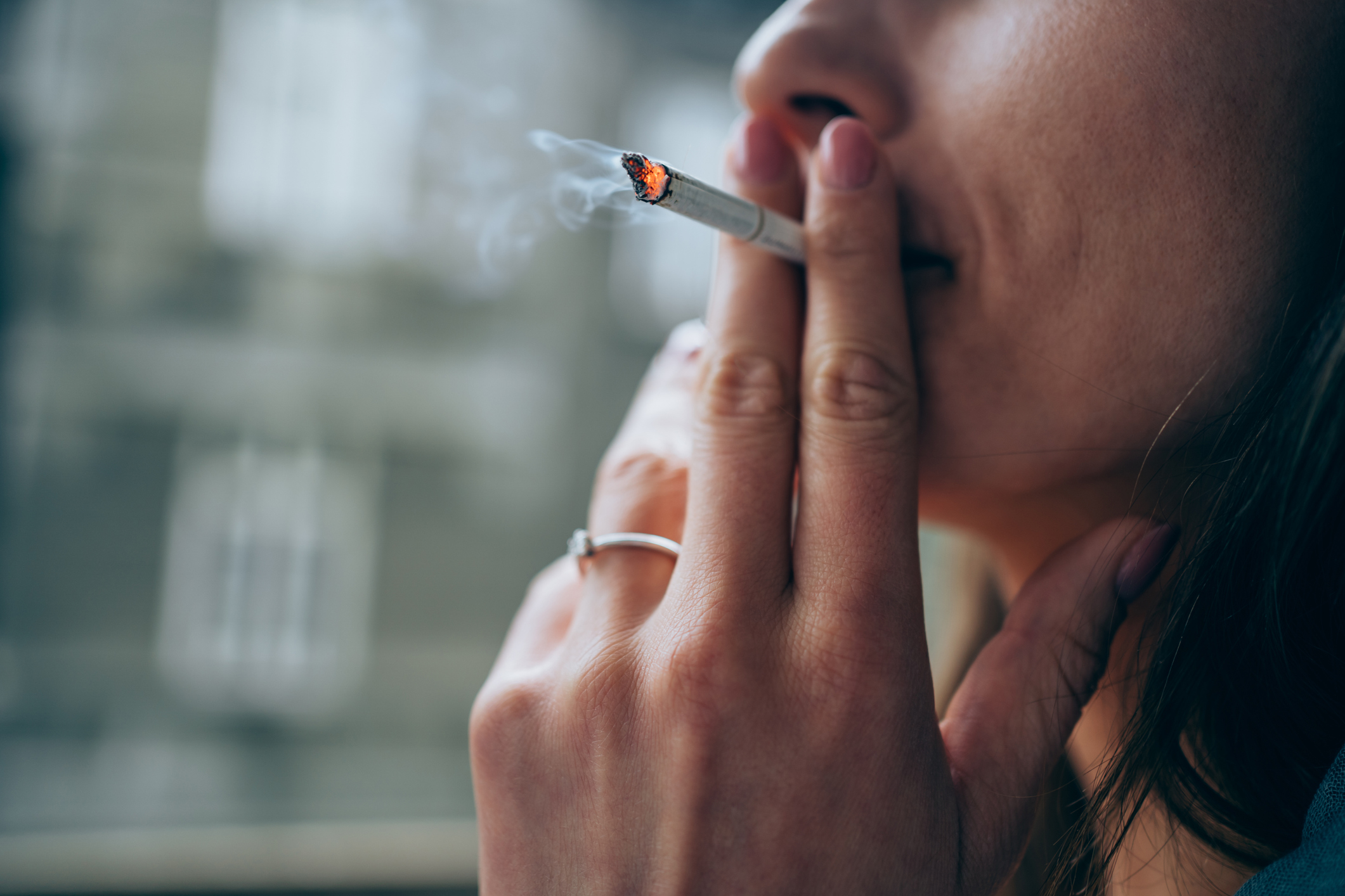 Qual é a relação entre cigarro e câncer de laringe? - Summit Saúde